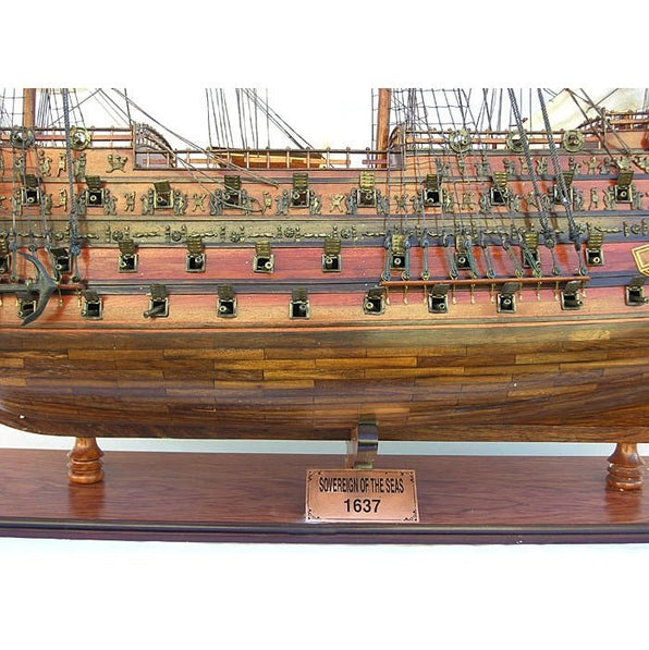 Pre-Built Model Ships | Fully Assembled Display Vessels | Micro-Mark